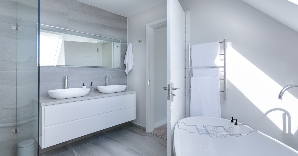 Timeless vs Trendy Bathroom Finishes: How to Choose Lasting Styles